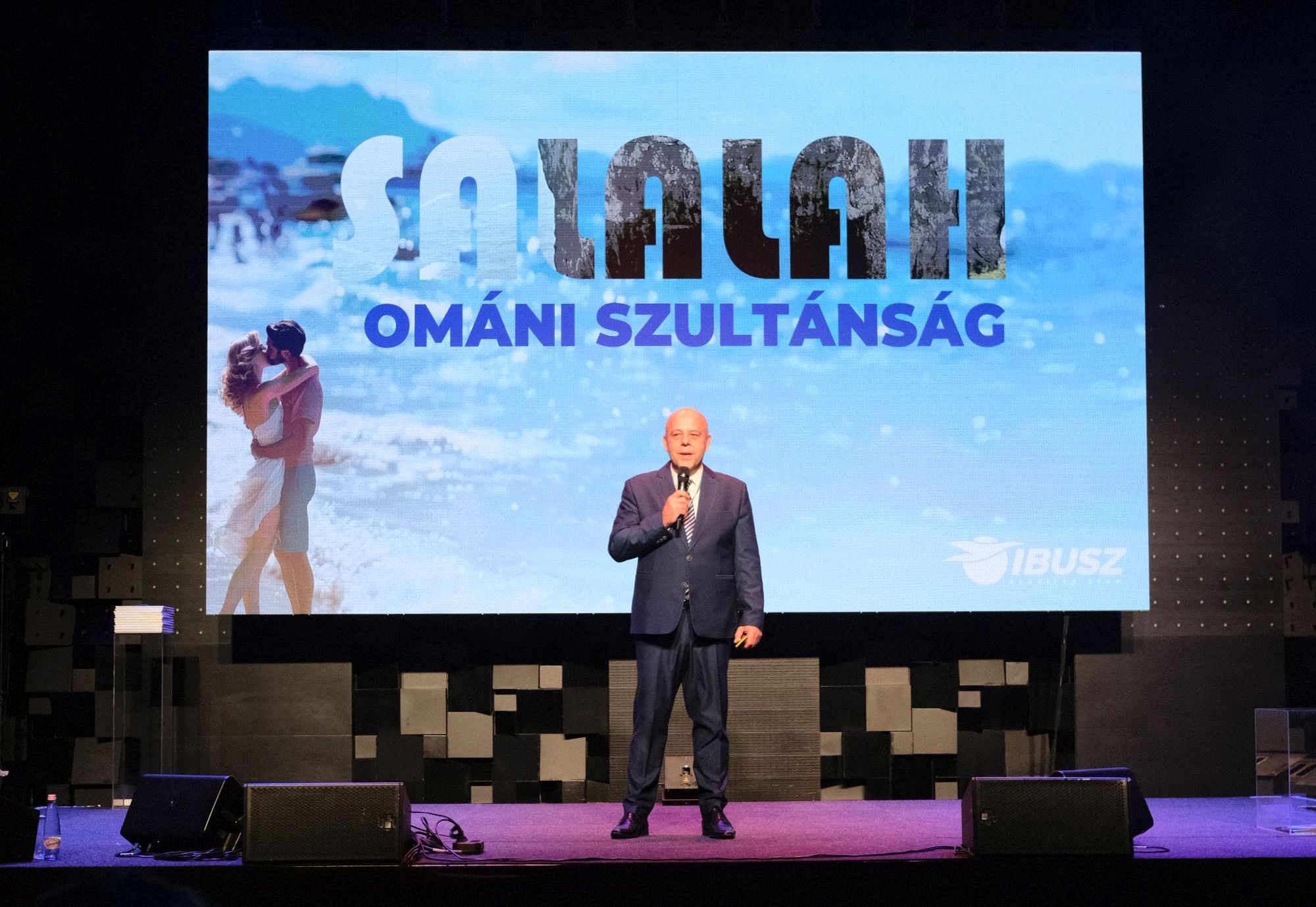Az IBUSZ lézerszínházas előadással hívta Föld körüli utazásra ...
