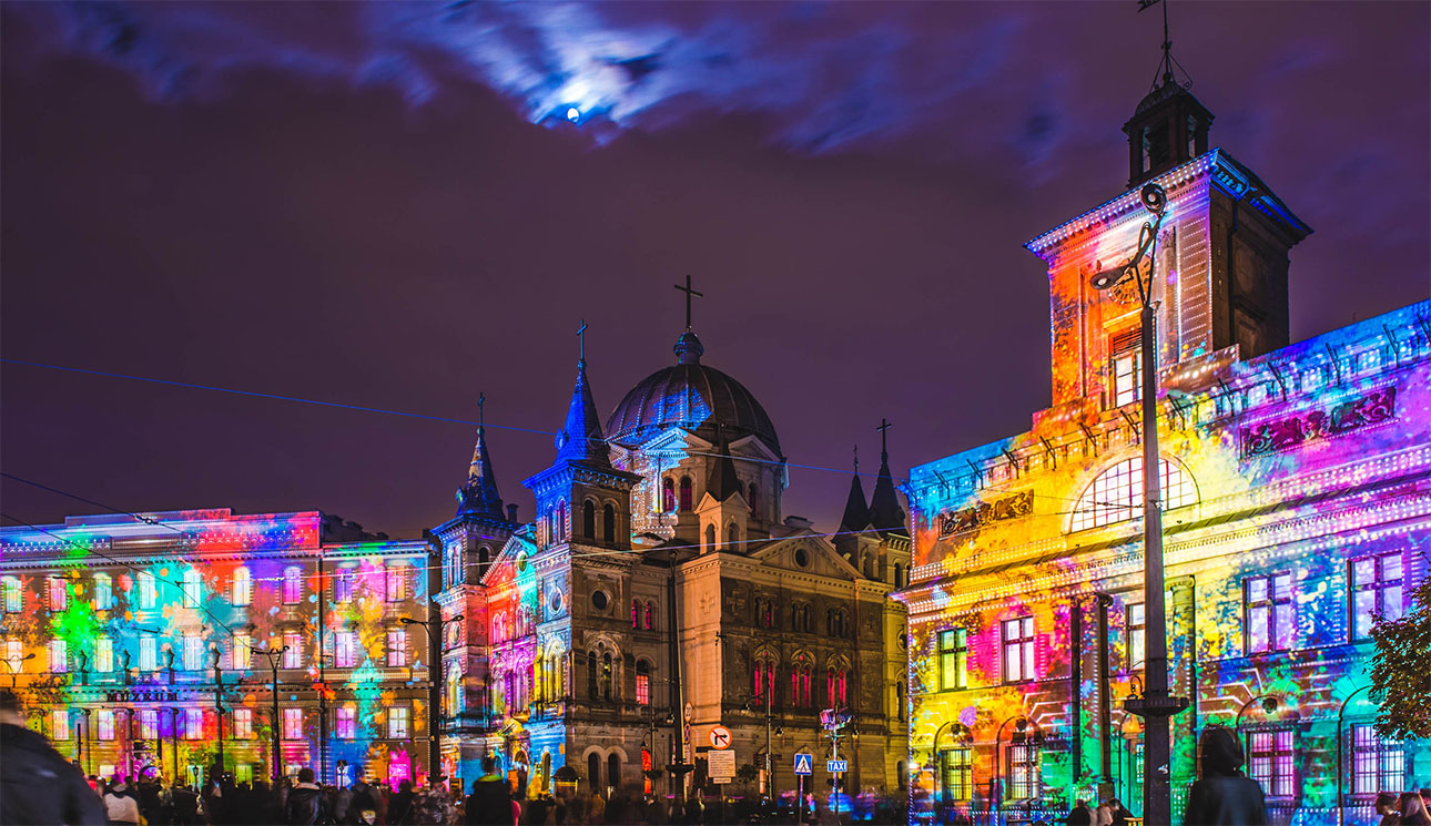 Ahol az épületek életre kelnek: Light Move Festival 2025, Łódź ...
